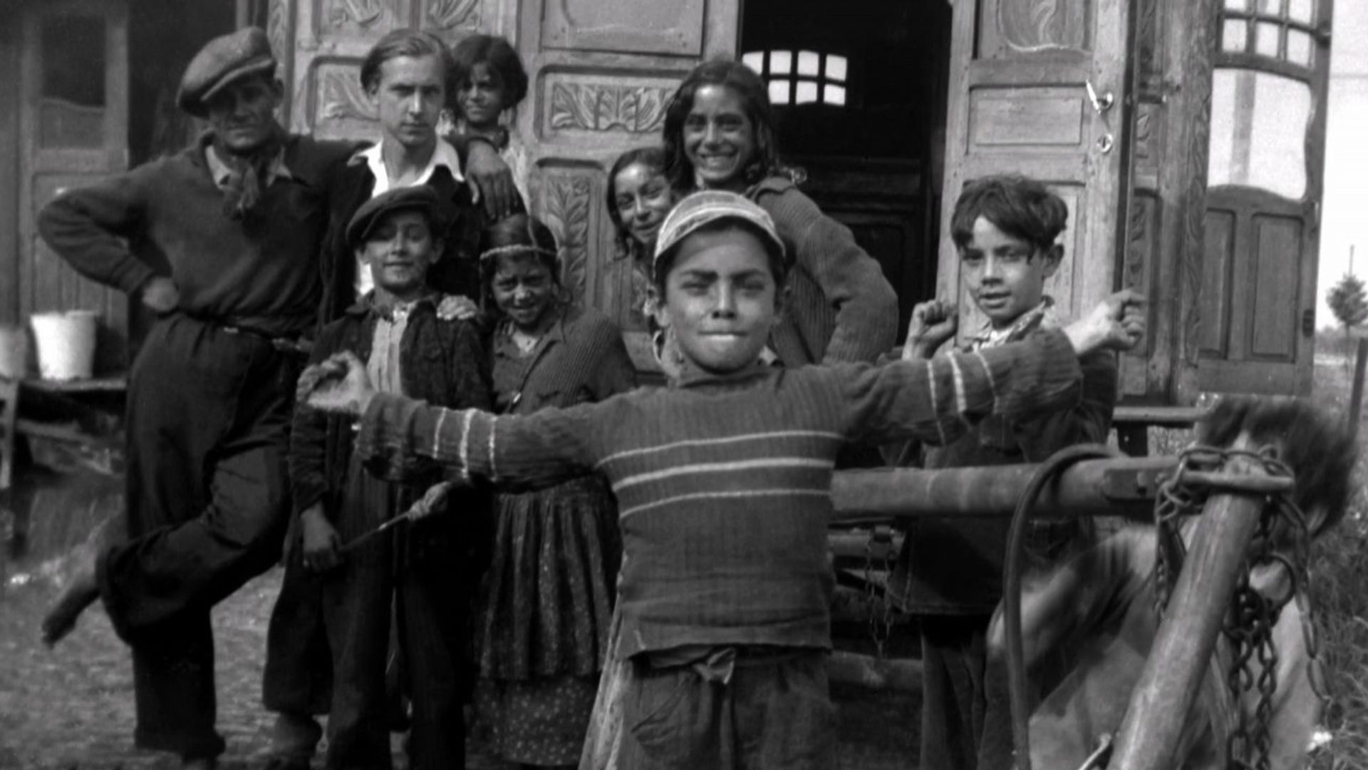 Génocide tzigane : la réalité crue d’un documentaire sur une exécution ...