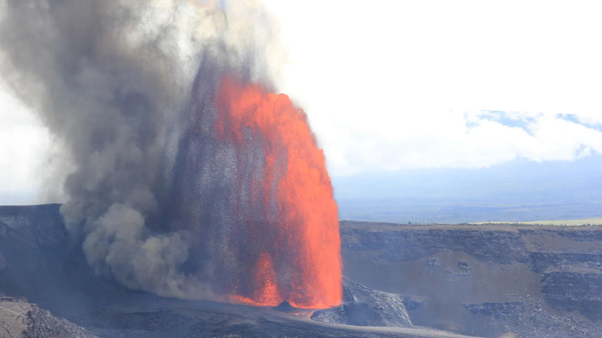 Le volcan Kilauea, situé dans l’archipel américain d’Hawaï, est de nouveau entré en éruption ...