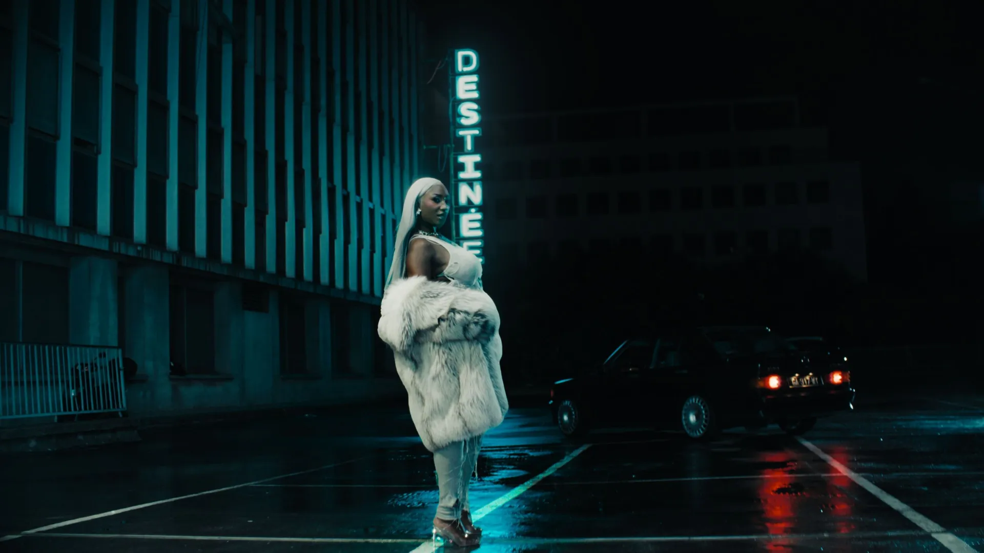 Découvrez 'Die on this Hill' de Sienna Spiro ainsi que nos autres ...