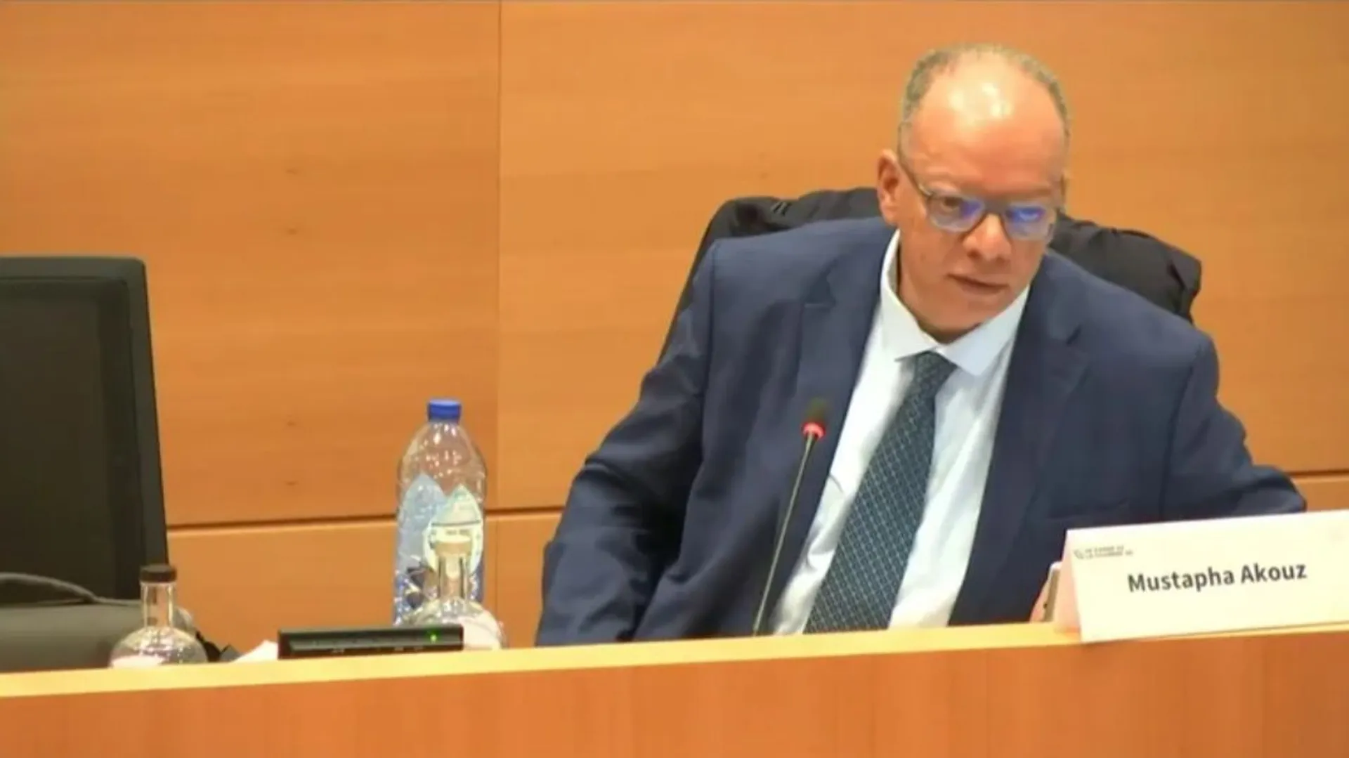 Mustapha Akouz réclame 5000 euros au député Vincent van Quickenborne ...