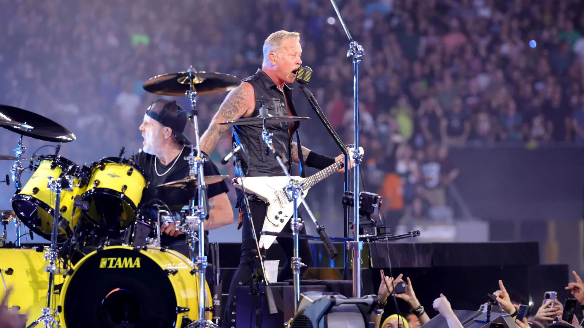 John Travolta se retrouve avec Pantera lors d’un concert de Metallica ...