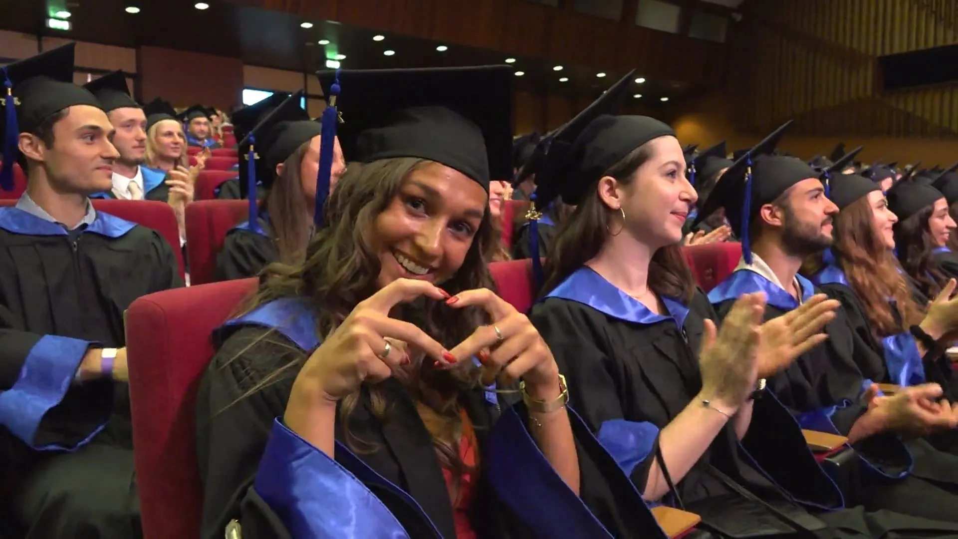 Près de 300 étudiants et étudiantes de l’ULiège diplômés en médecine ...