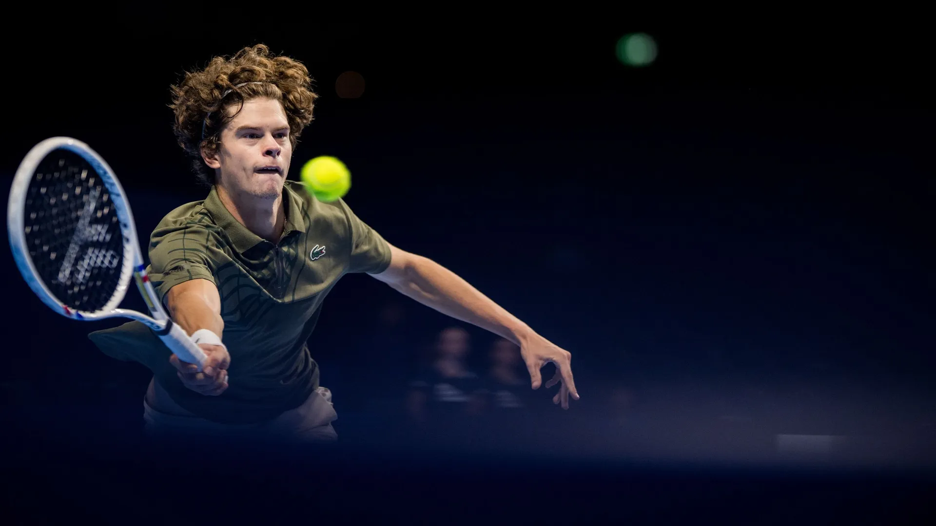 Un enfant s’invite lors de l’exhibition Alcaraz – Sinner et marque un ...