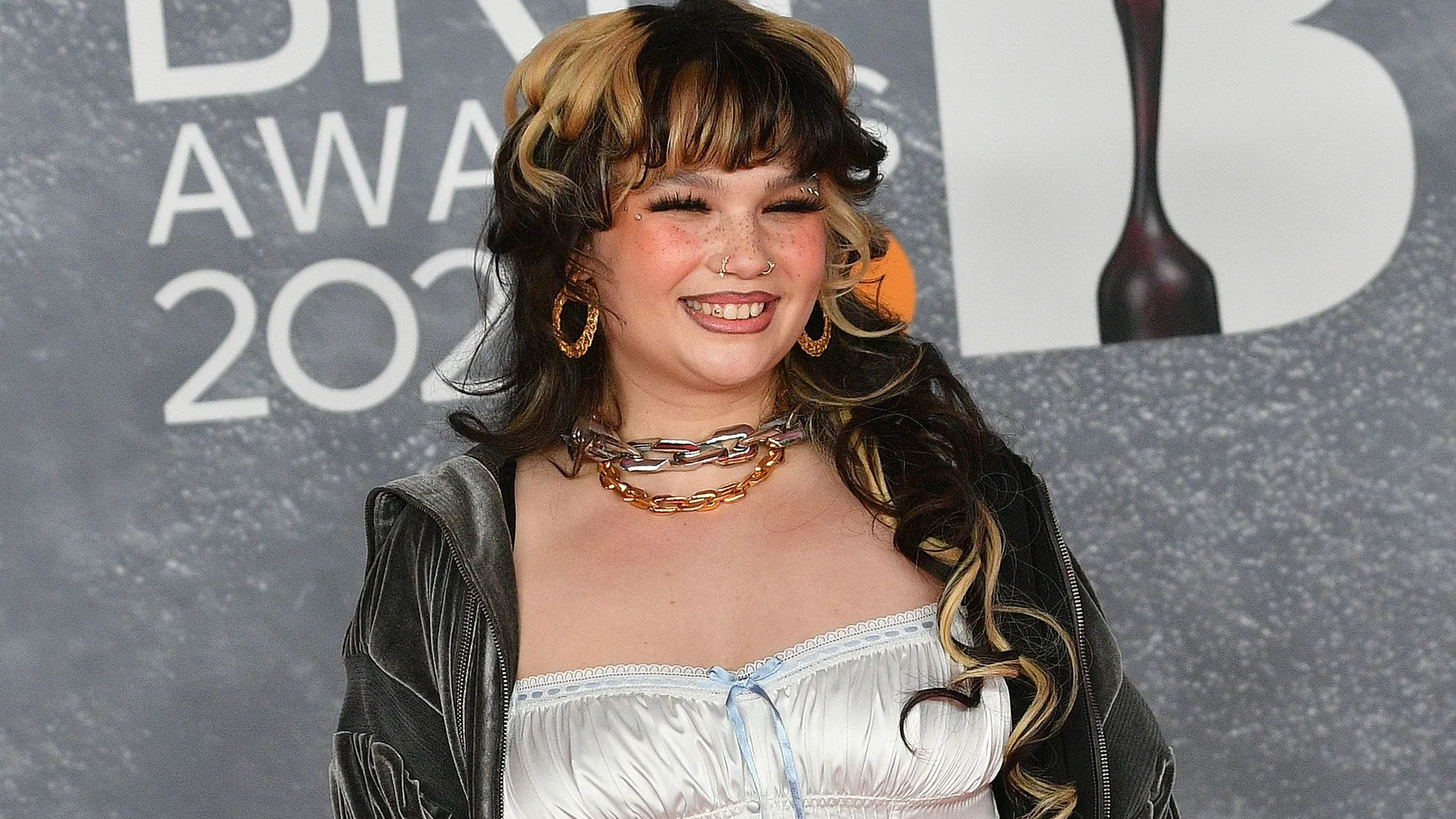 Bientôt un nouvel album pour Lola Young : 'une ode à l’auto-sabotage' - RTBF Actus