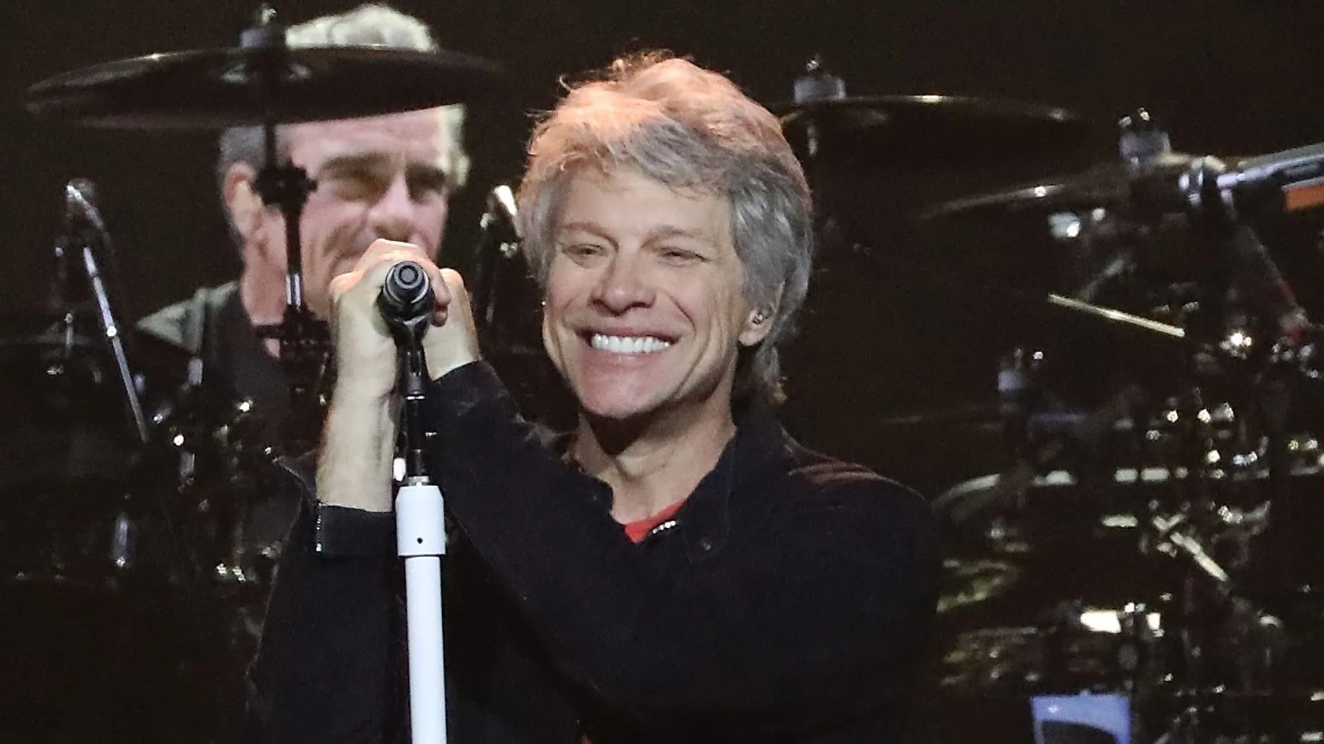 Après ses problèmes vocaux, Bon Jovi redonne vie à 'Forever' avec Bruce ...