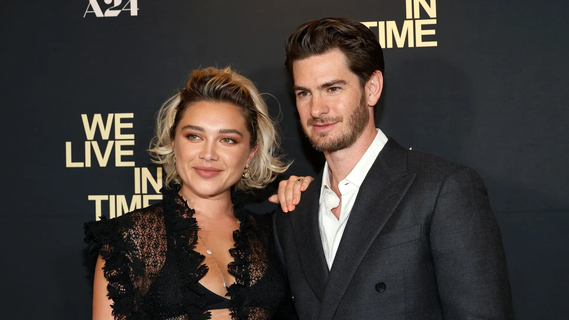 Andrew Garfield raconte une anecdote gênante sur une scène d'amour avec Florence Pugh - RTBF Actus