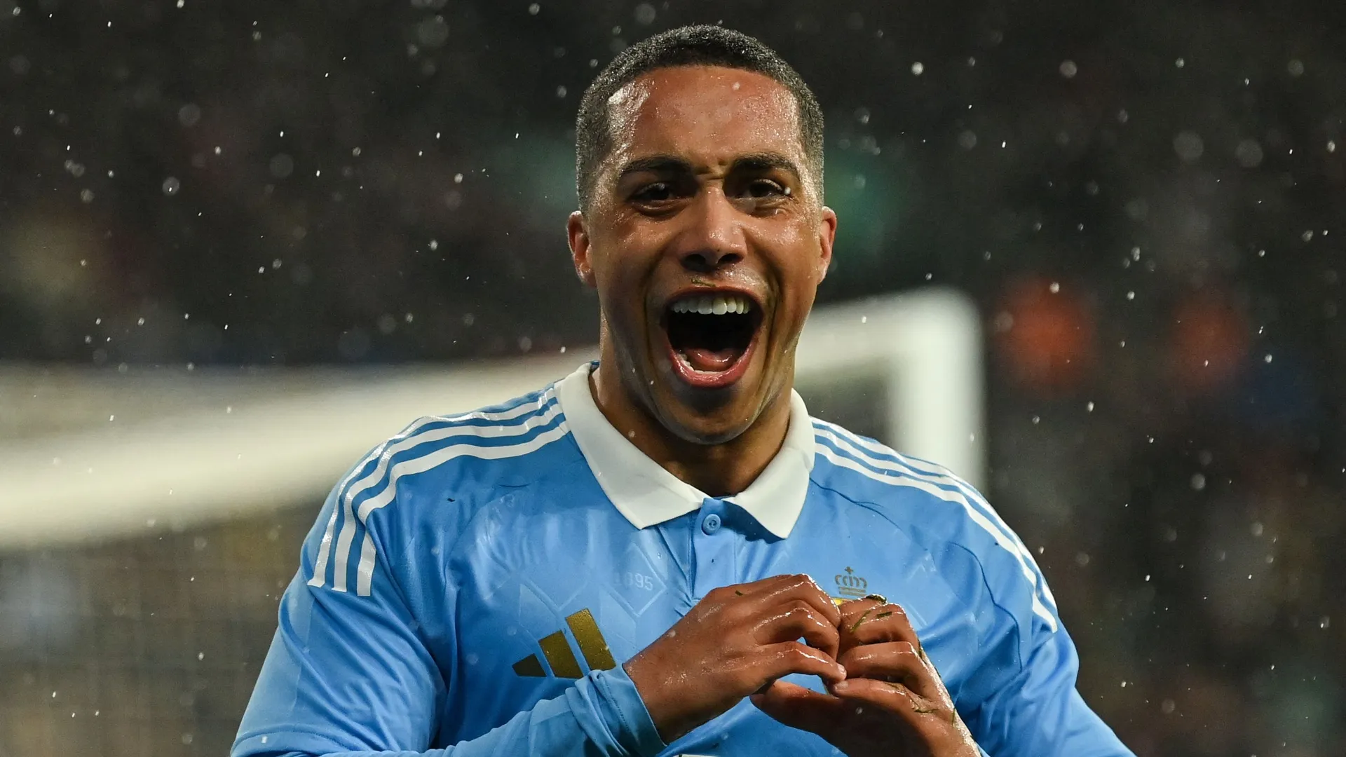 Les nouveaux maillots des Diables Rouges dévoilés : un hommage à Tintin ...