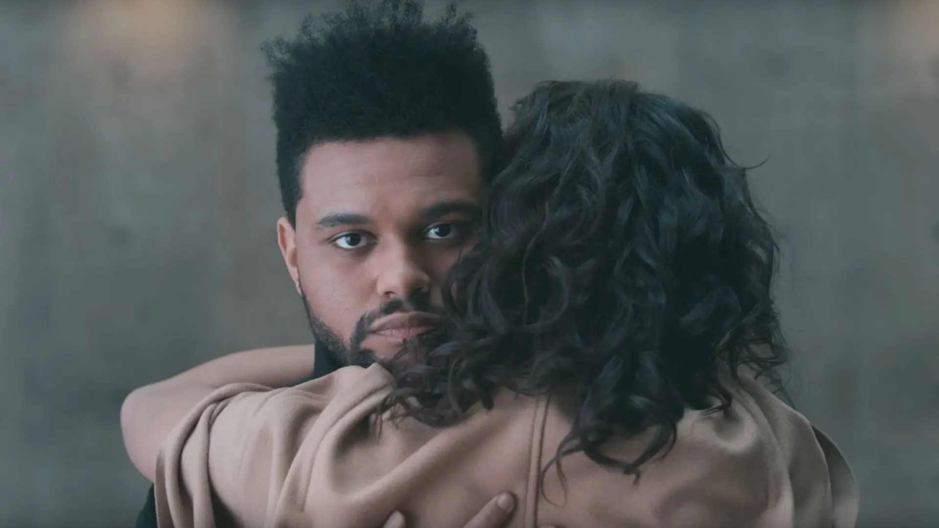 'Mania', le court métrage sanglant de The Weeknd dévoilé - RTBF Actus