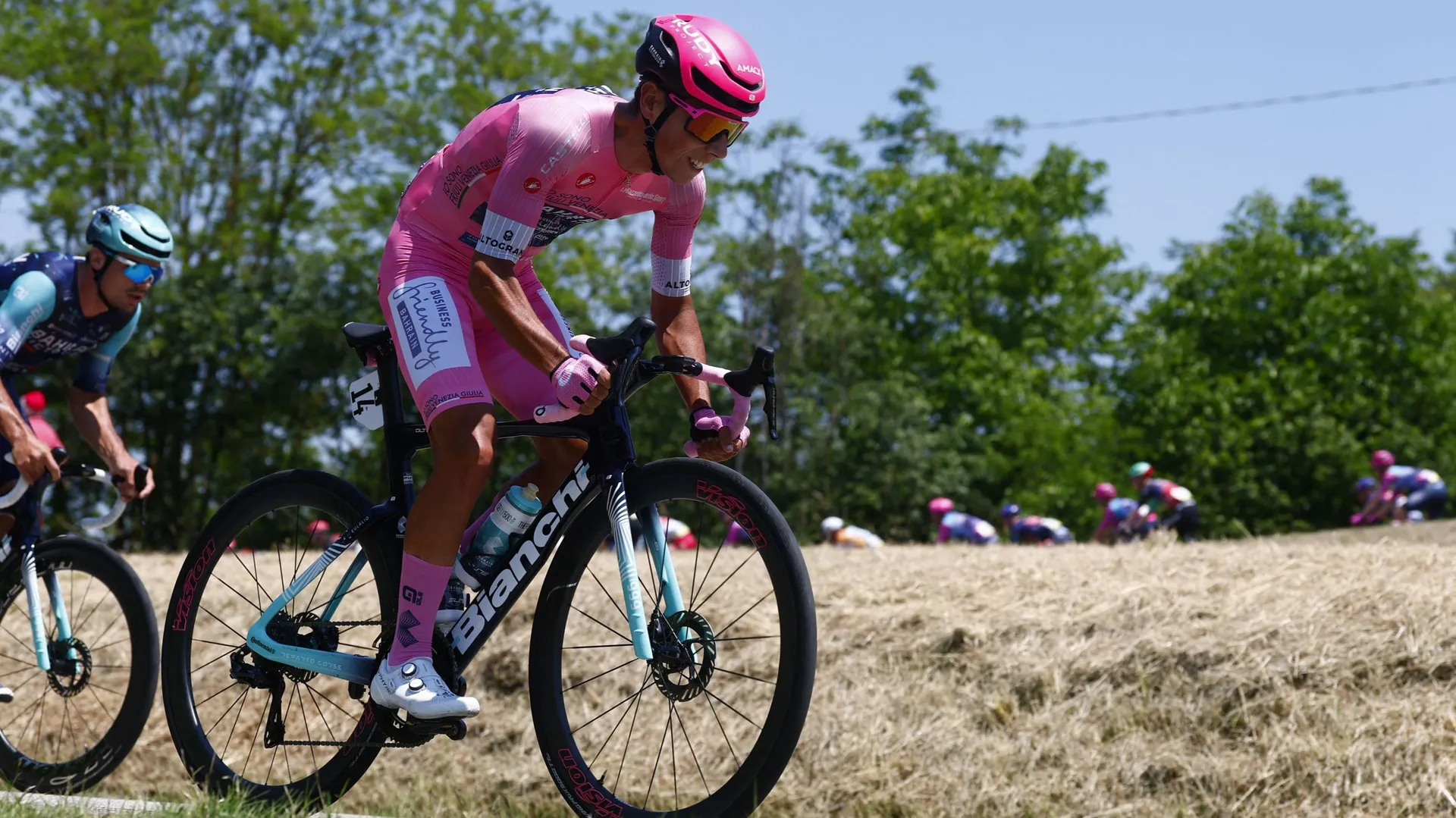 Giro 2026 : Jonas Vingegaard s'impose en solitaire au sommet du ...