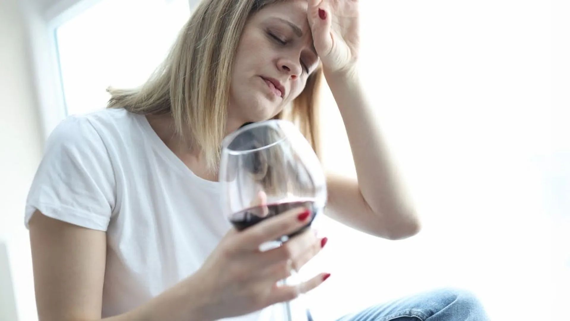 Rougeurs, nez bouché… et si vous étiez intolérant au vin rouge ? - RTBF ...