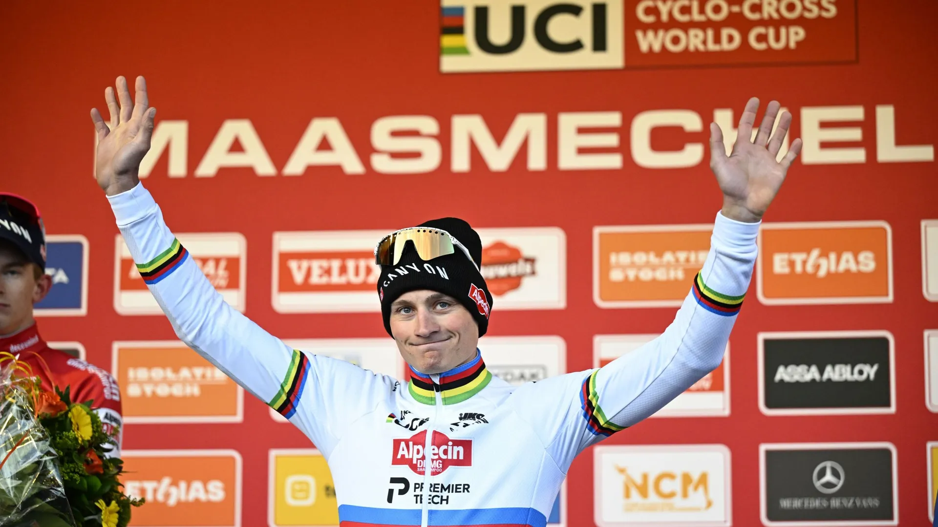 Une 50e victoire en Coupe du monde 'spéciale' pour van der Poel, Del ...
