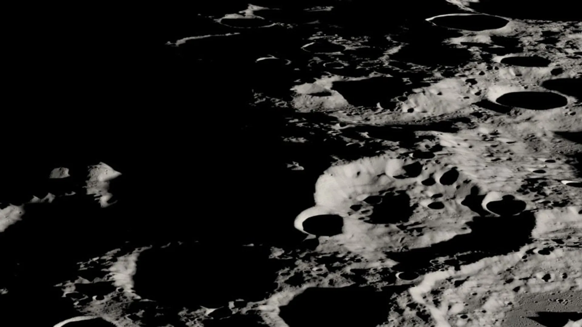 50 ans après Apollo 17, les Américains retournent sur la Lune, un ...
