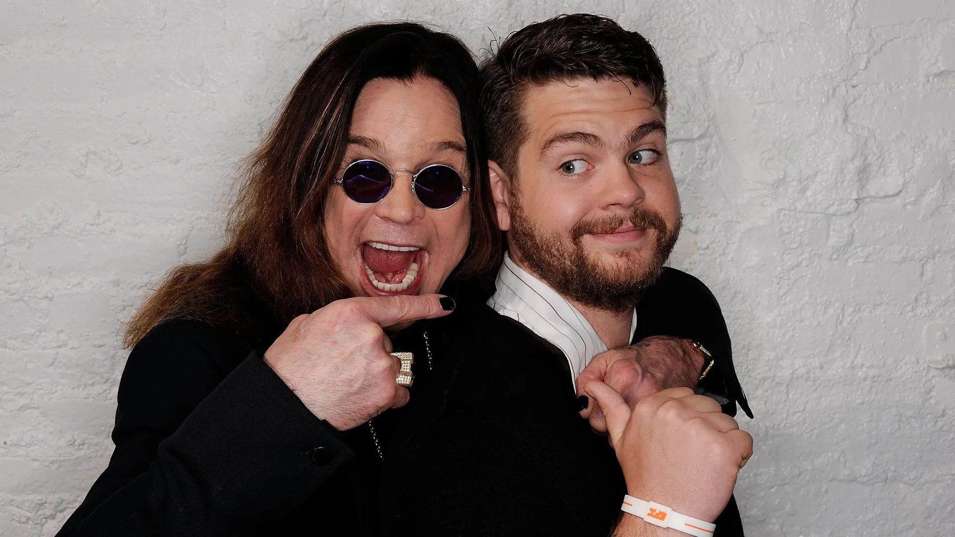 Robbie Williams et les musiciens d'Ozzy Osbourne réunis pour un hommage ...