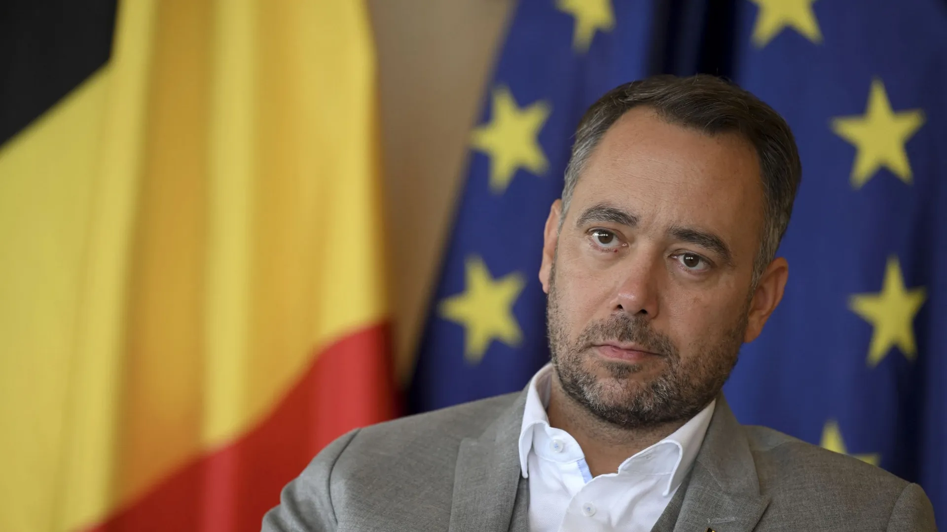 Ciel gris en Belgique, mais 'Soleil Bleu' chez Tipik : Luiza illumine le studio chez Samy et Lou ...