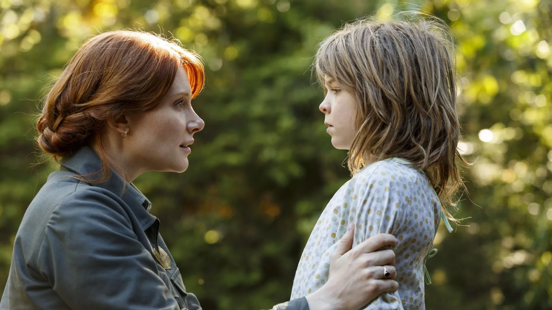Après les dinosaures, l'actrice Bryce Dallas Howard rencontre 'Elliott ...