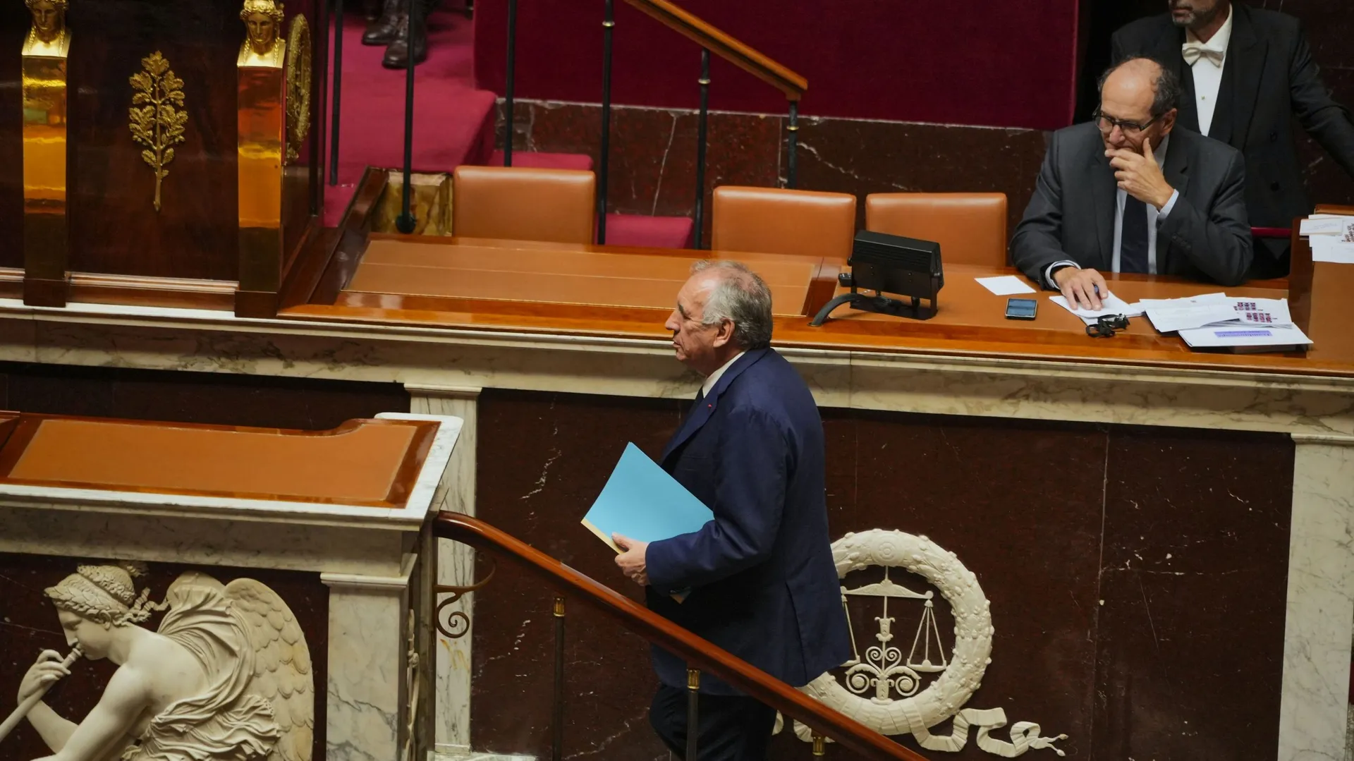 Crise politique en France : l’Assemblée nationale renverse le ...