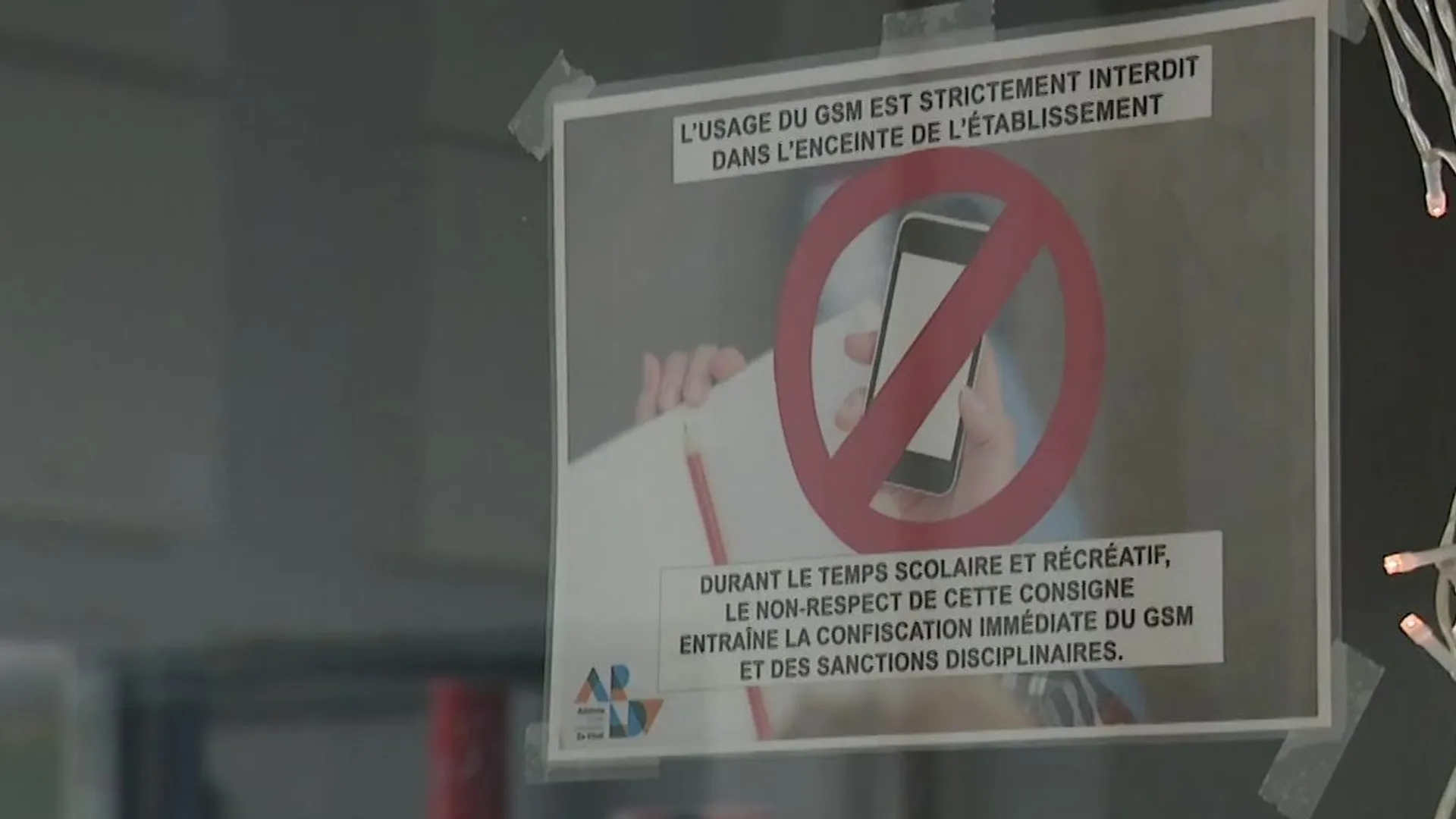 Rentrée scolaire : interdiction des smartphones à des fins récréatives ...