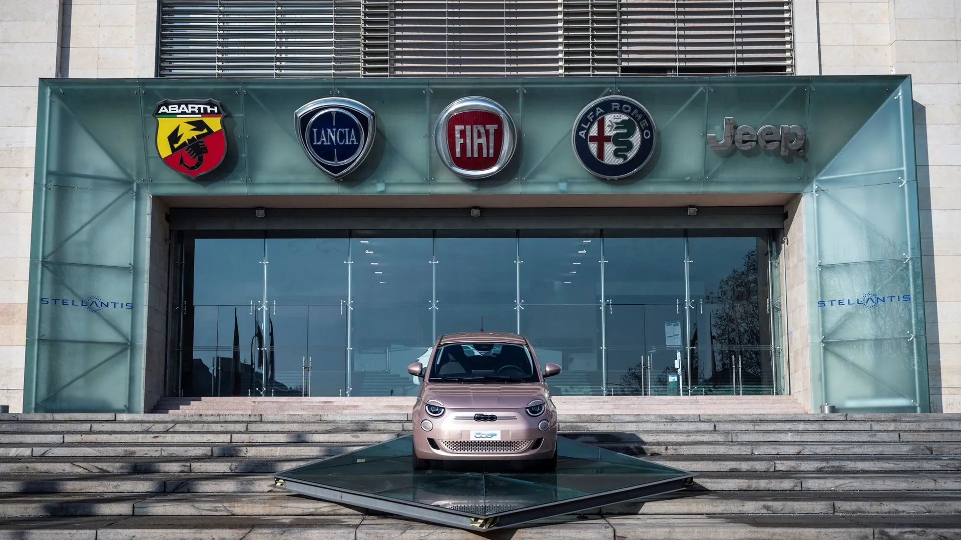 Le groupe automobile Stellantis a annoncé dimanche la démission 'avec ...