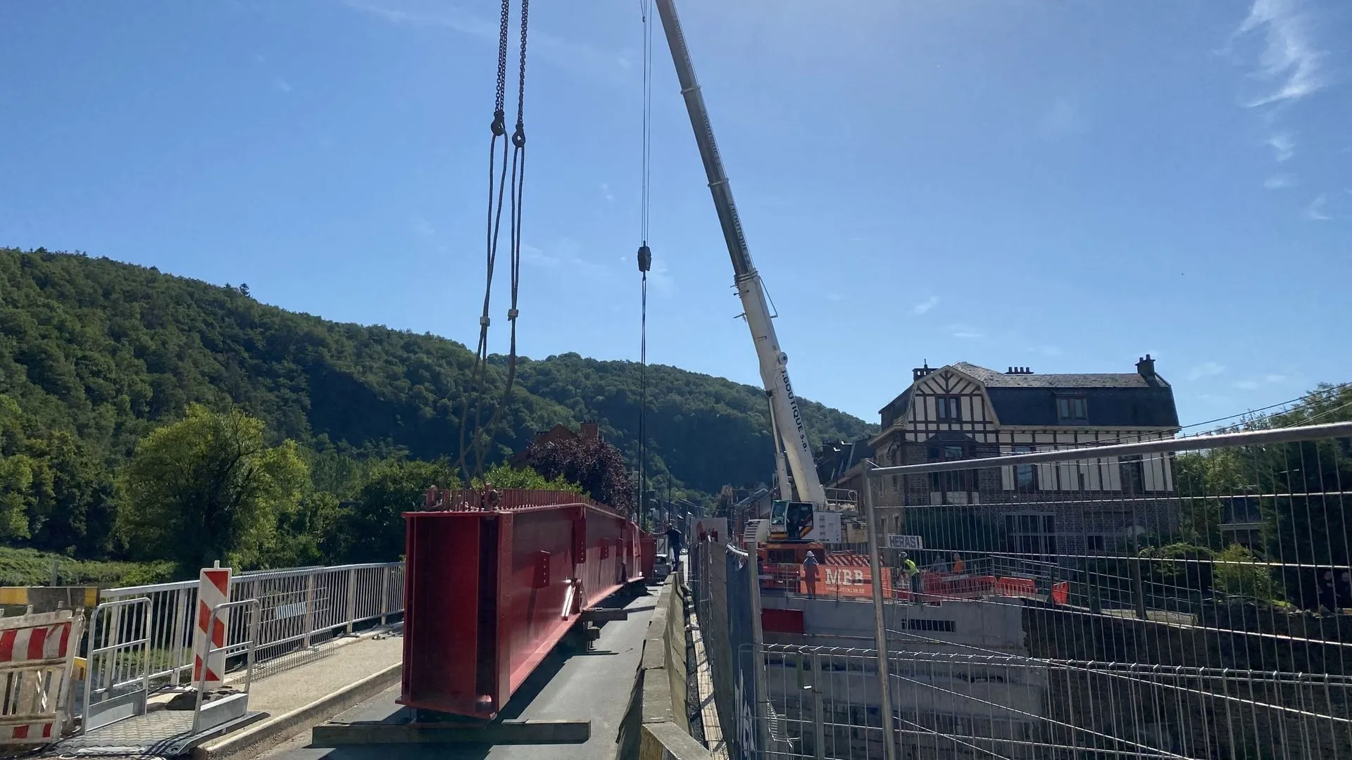 Trooz : test de résistance réussi pour le pont de Prayon - RTBF Actus