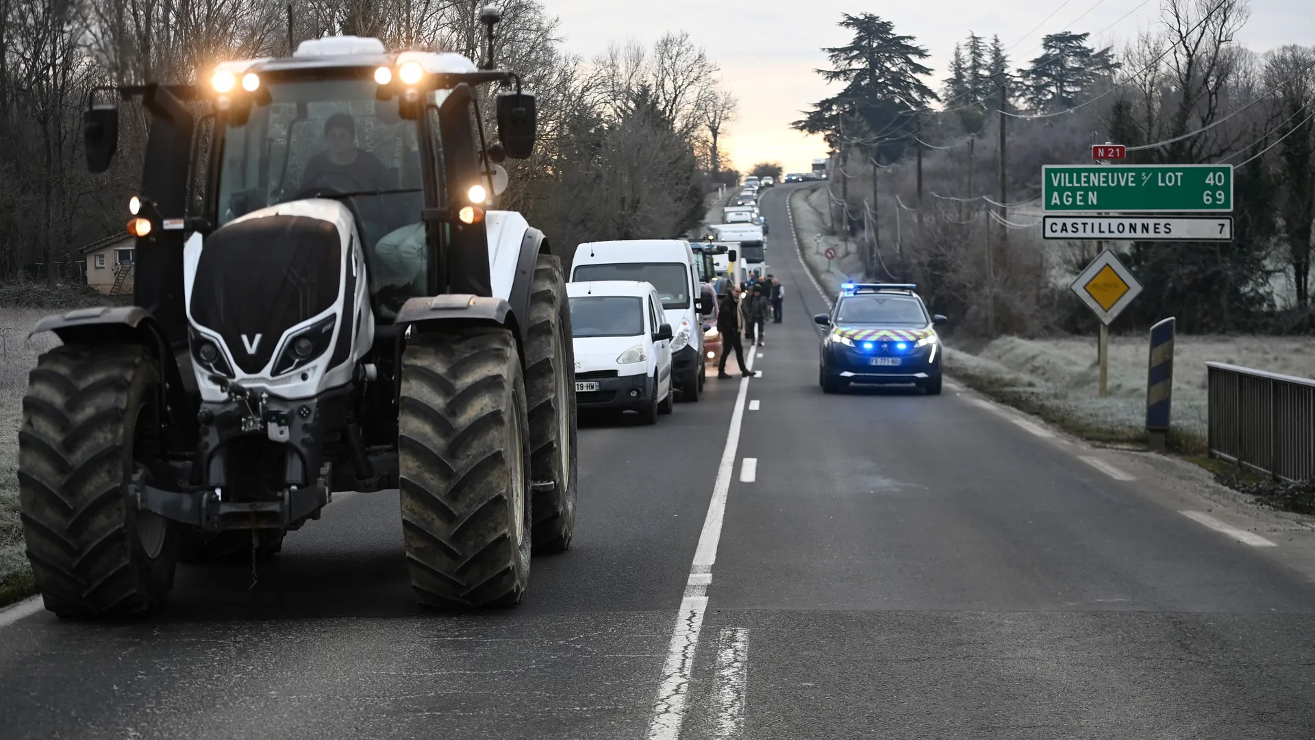 Intempéries en France : les conditions hivernales font au moins quatre ...