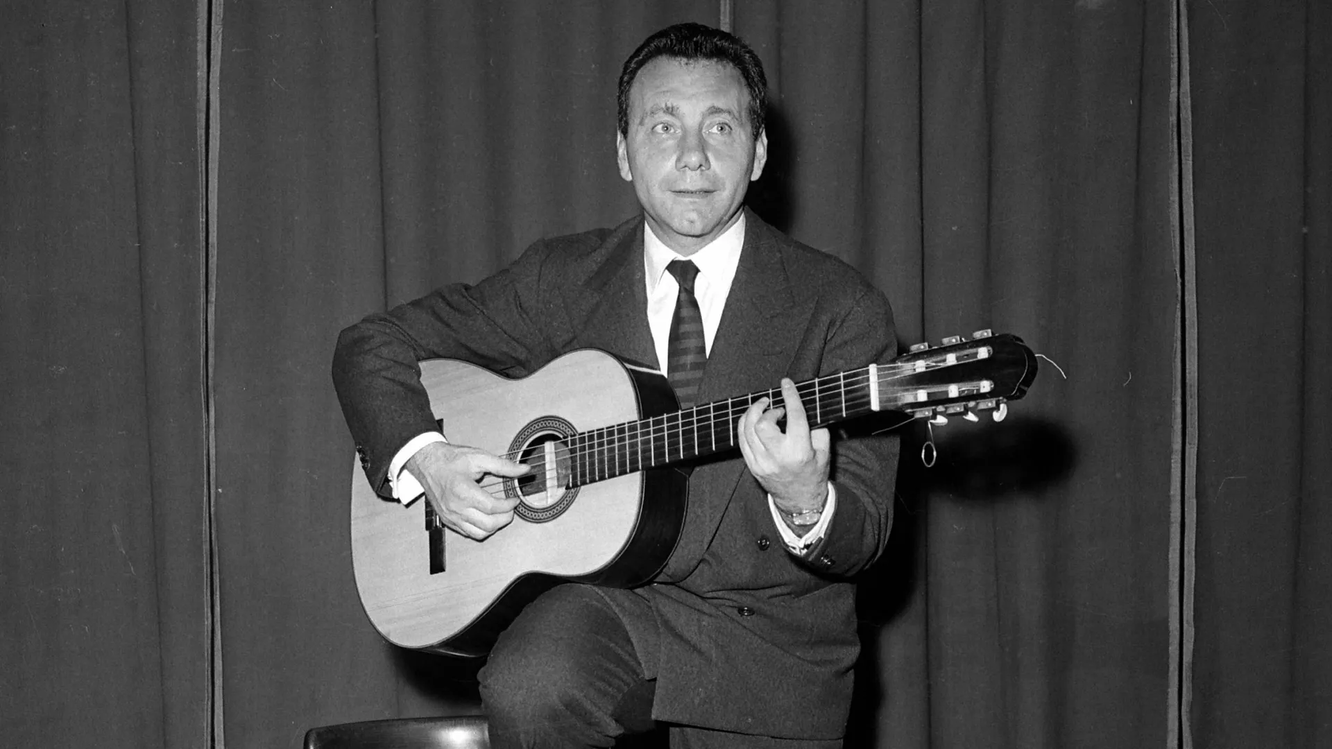 Francis Lemarque, l'artiste à la marque qui siffle - RTBF Actus