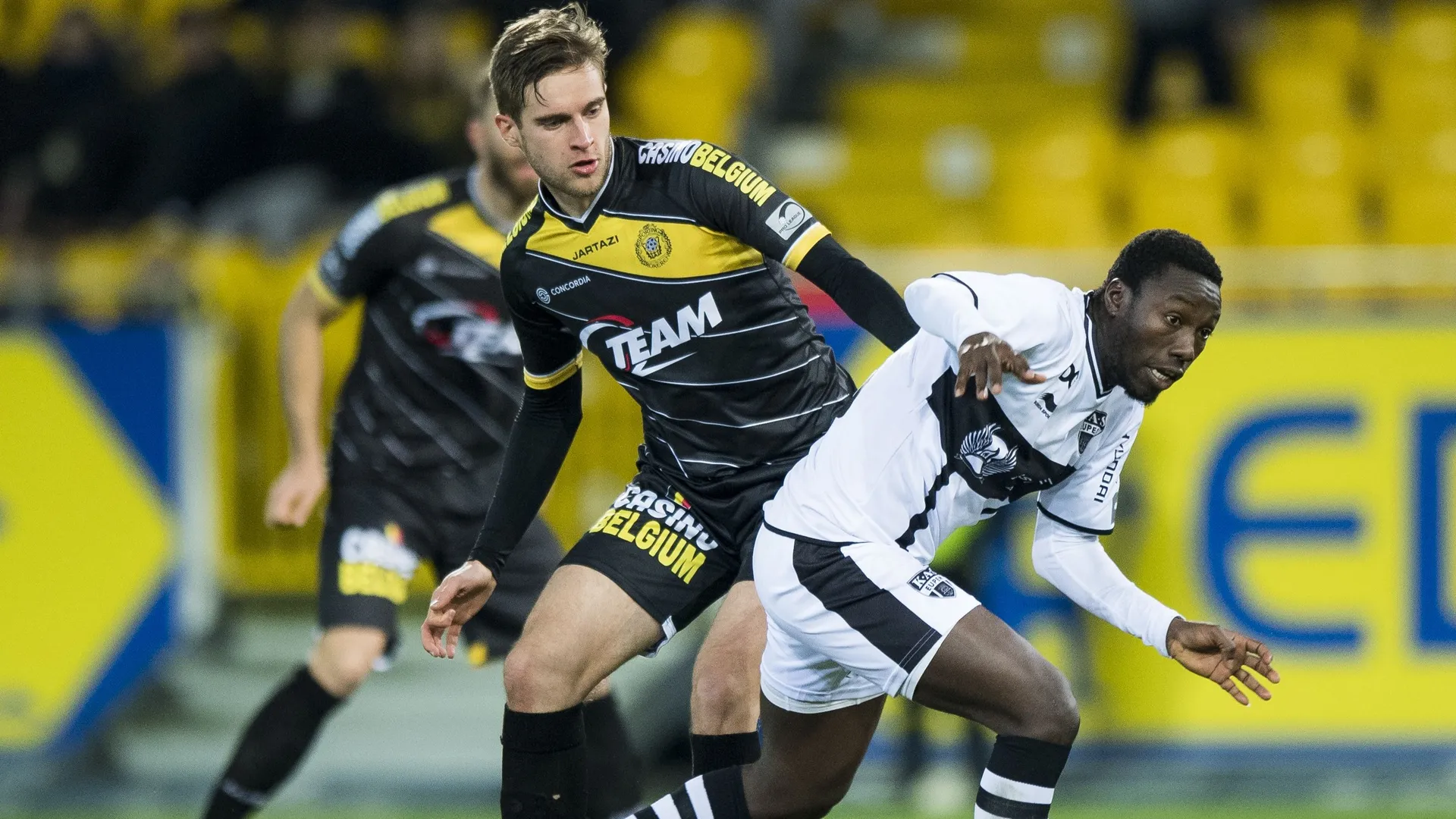 La superbe frappe d'Eric Ocansey contre Lokeren
