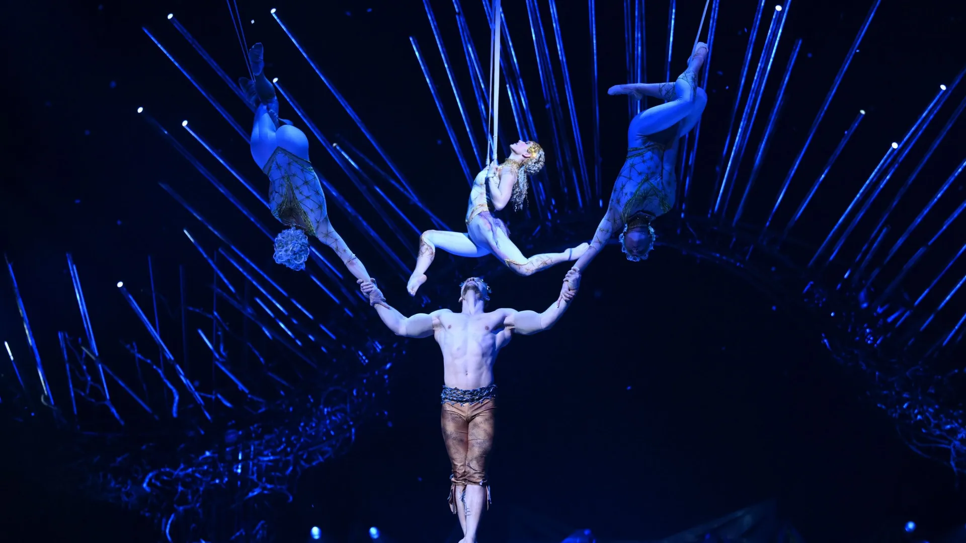 Le Cirque du Soleil revisite son grand classique “Alegría” dans une ...