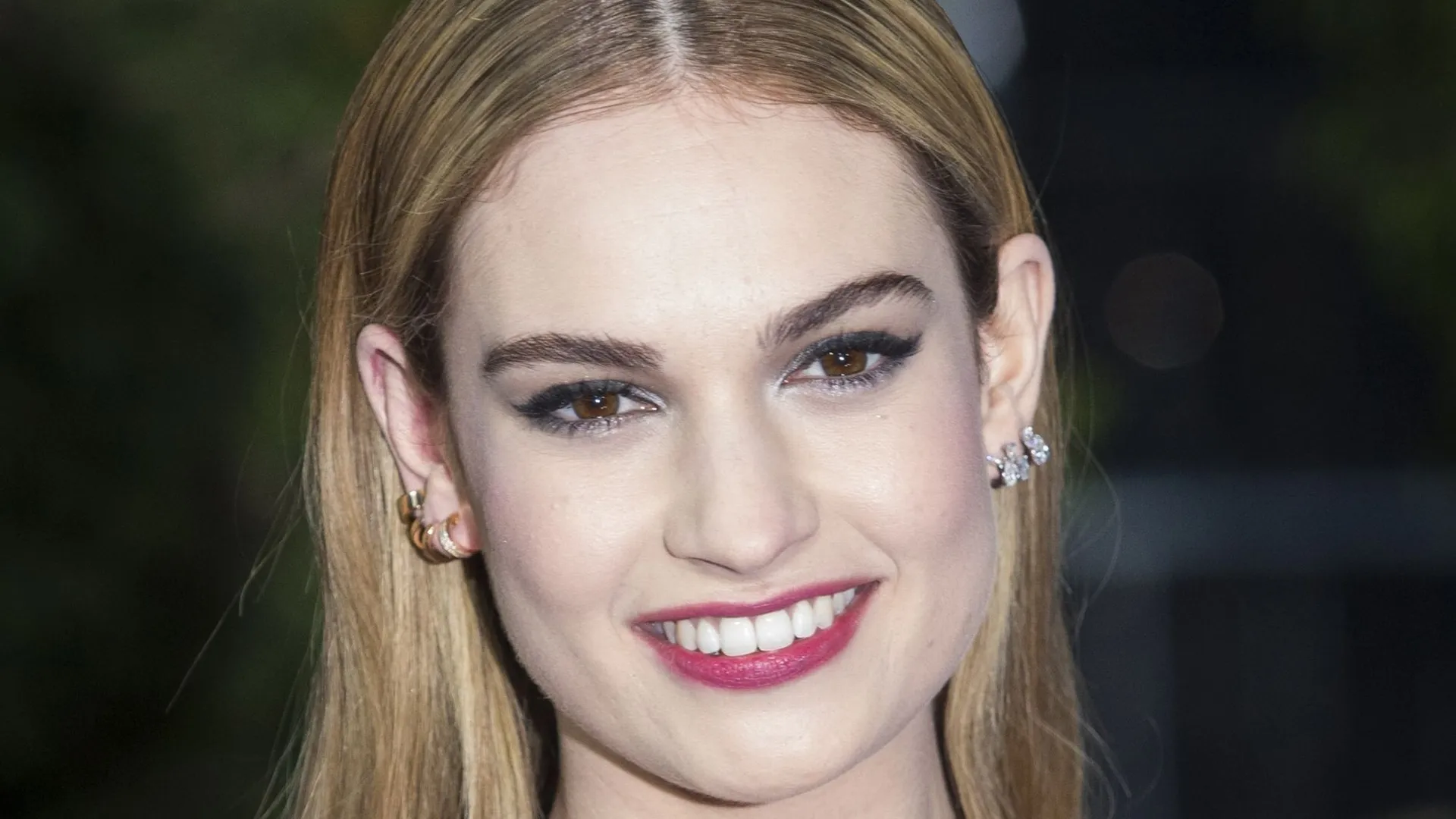 Armie Hammer et Lily James dans une nouvelle adaptation de 'Rebecca ...