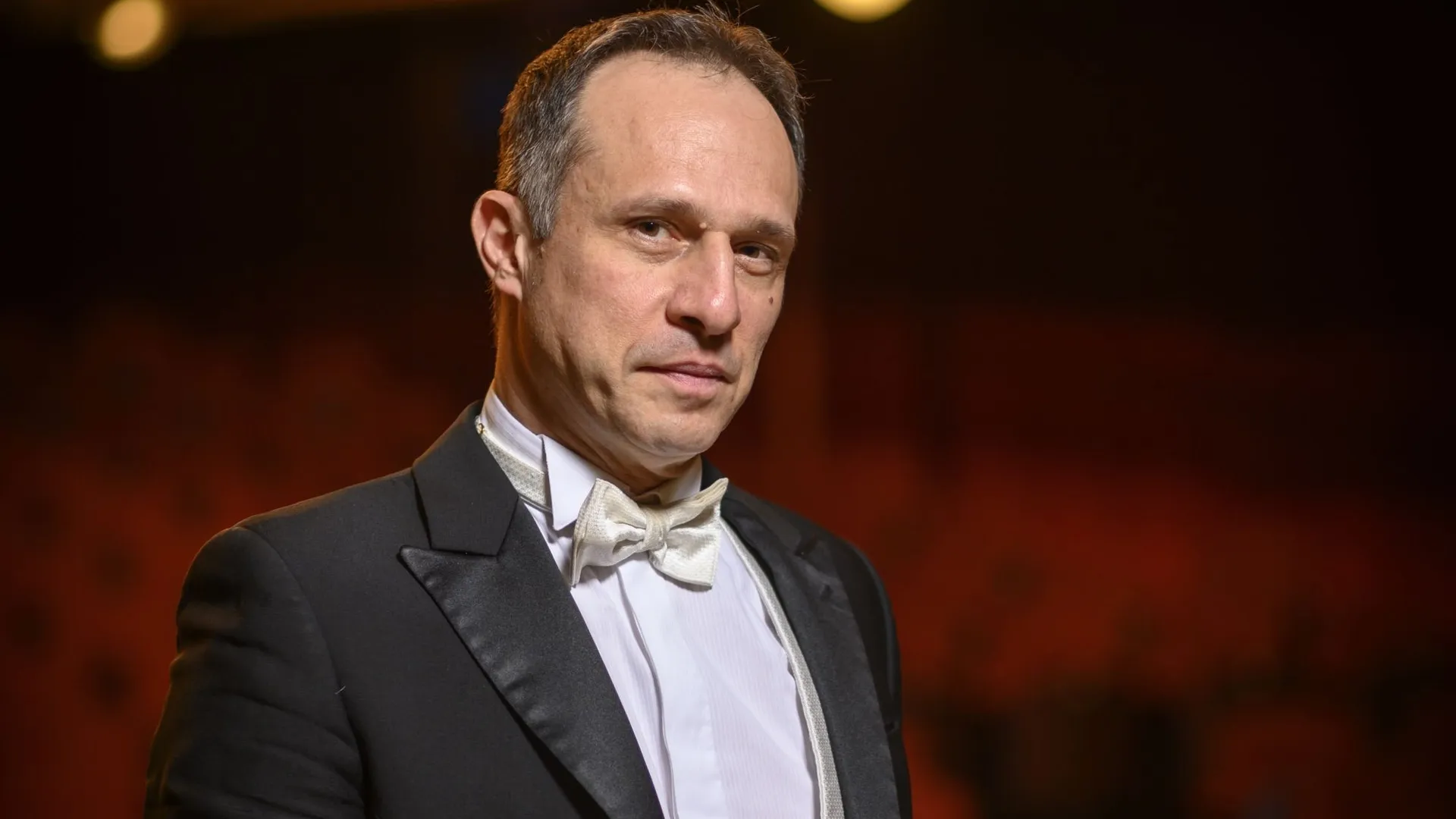 ' Faust ', Méphistophélès tire les fils de l'horreur en démon amusé et ...