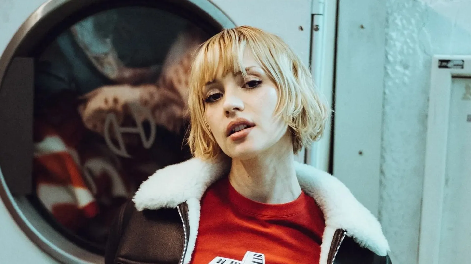 Angèle dévoile la chanteuse avec qui elle rêverait de collaborer pour ...