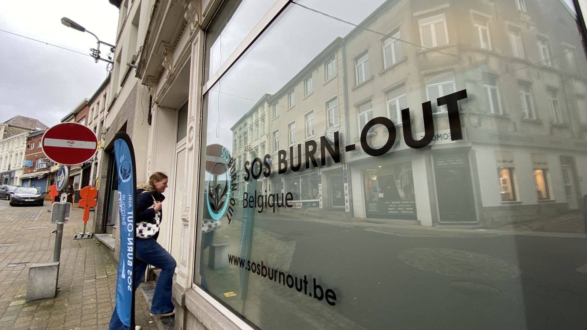 Gembloux : SOS Burn-out inaugure ses nouveaux bâtiments - RTBF Actus
