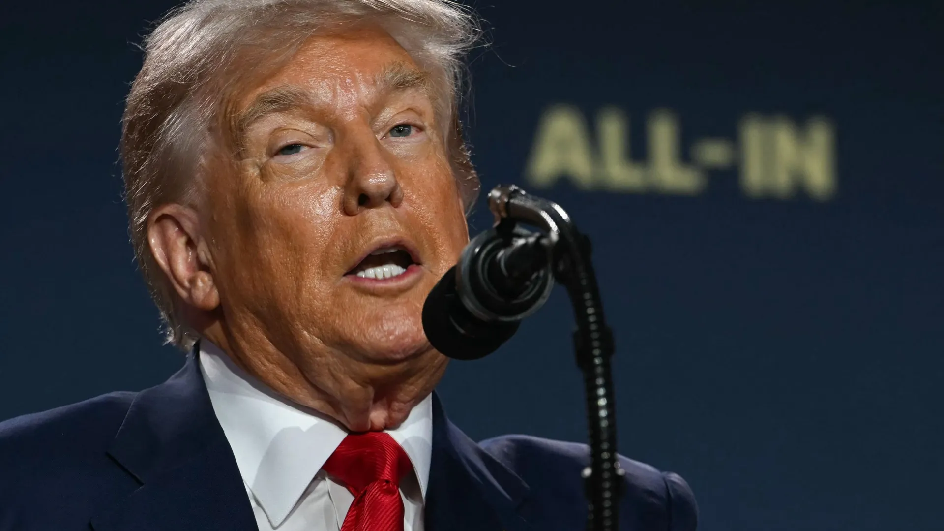 Droits de douane : Donald Trump évoque des chances à '50-50' de ...