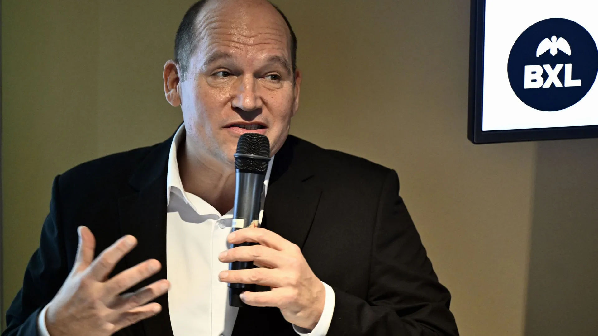 Philippe Close va porter plainte après des saluts nazis observés à un ...