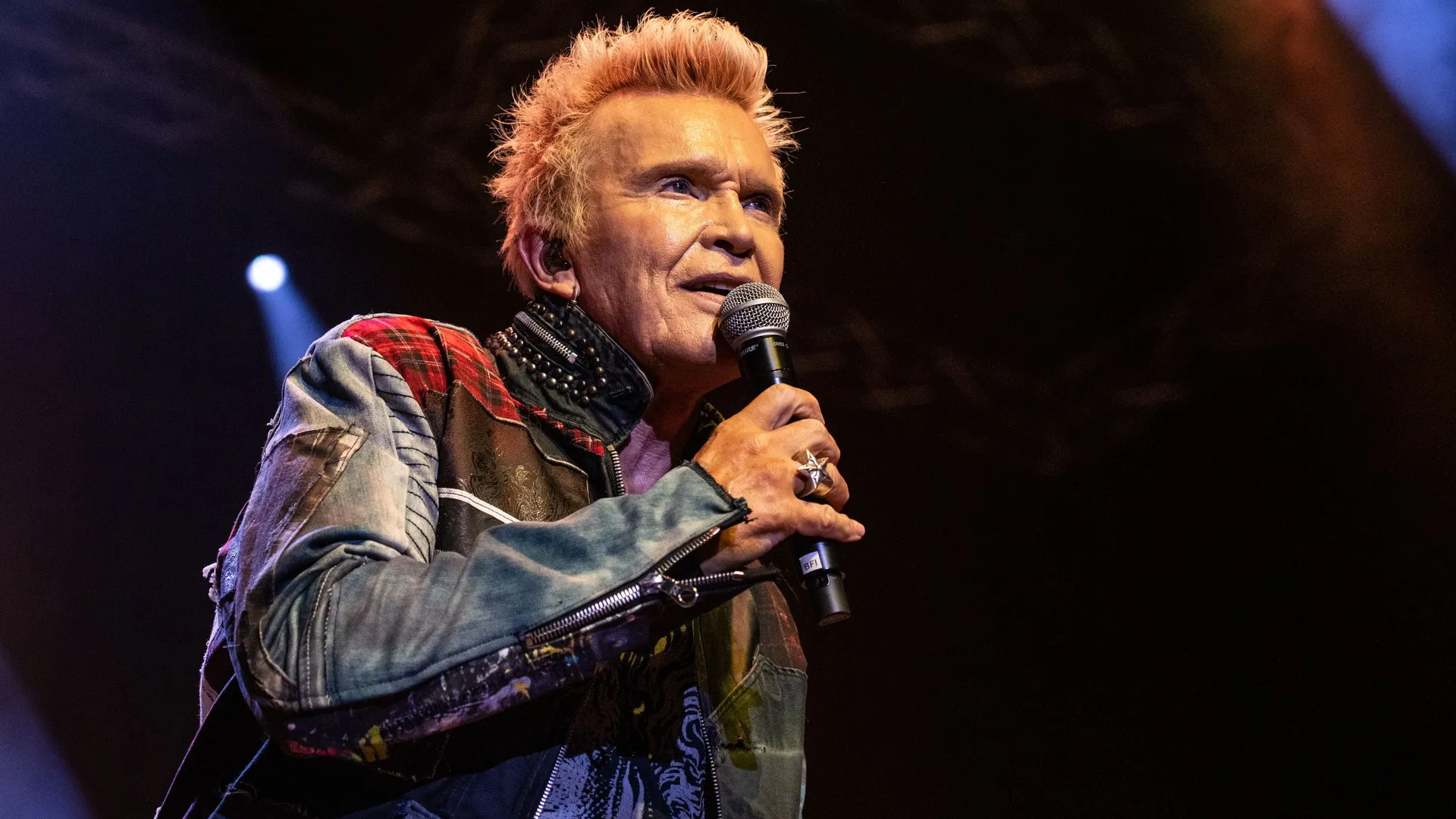 Billy Idol devait camper le fameux robot « T- 1000 » dans Terminator 2 ...