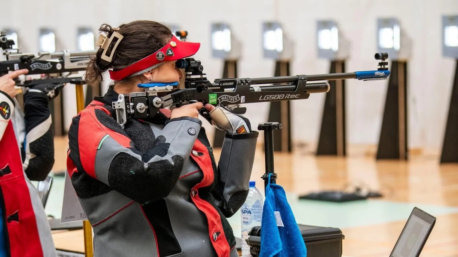 Tir Sportif : Anissa Baddouh rêve des Jeux Olympiques - RTBF Actus