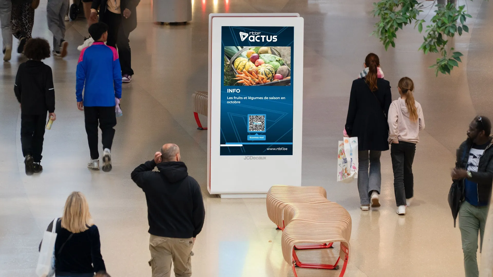 L’actu de la RTBF aussi en rue sur les écrans de JCDecaux à Charleroi, Liège, Verviers ou ...