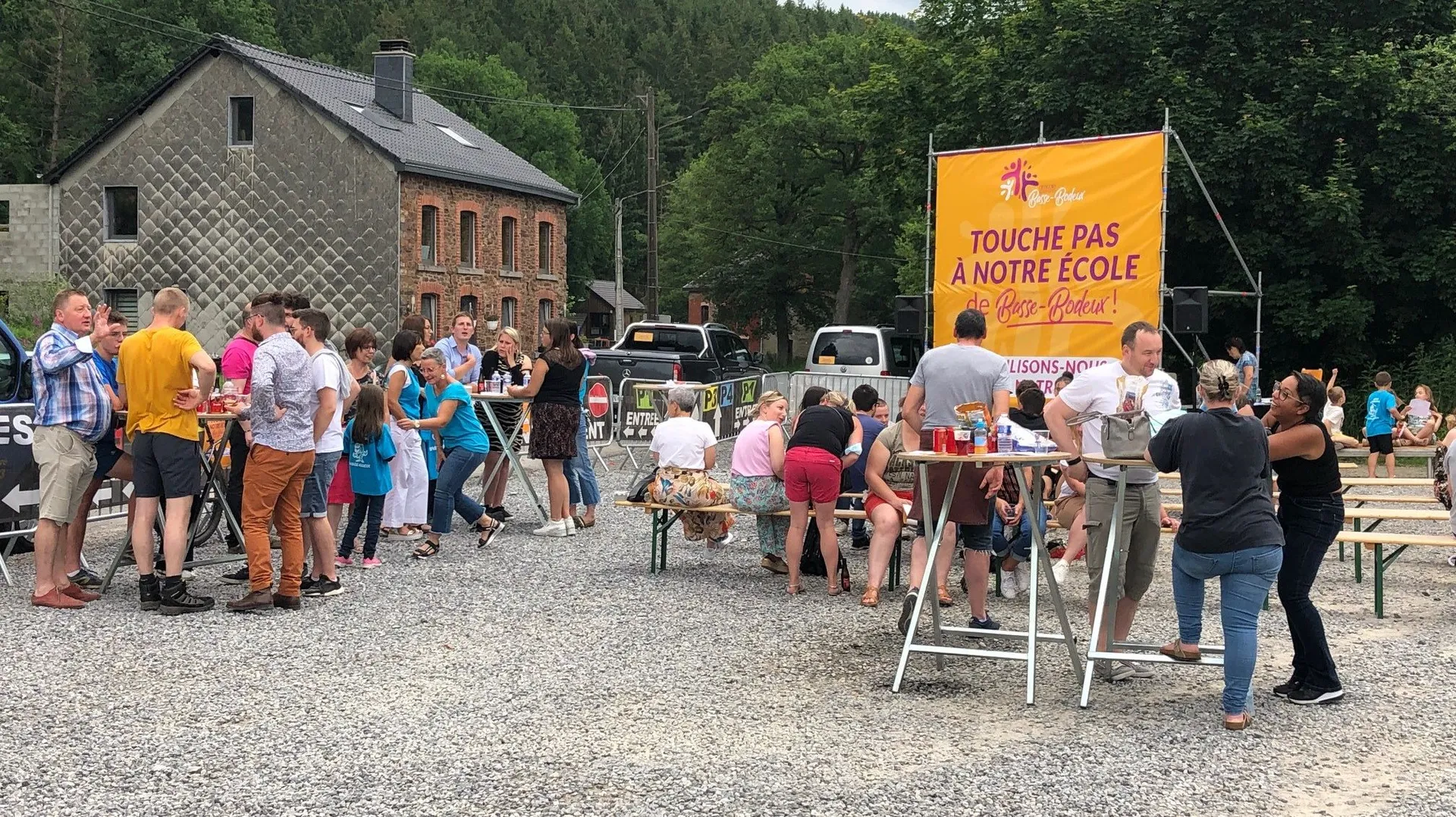 Les habitants de Basse-Bodeux, déterminés à sauver leur petite école ...