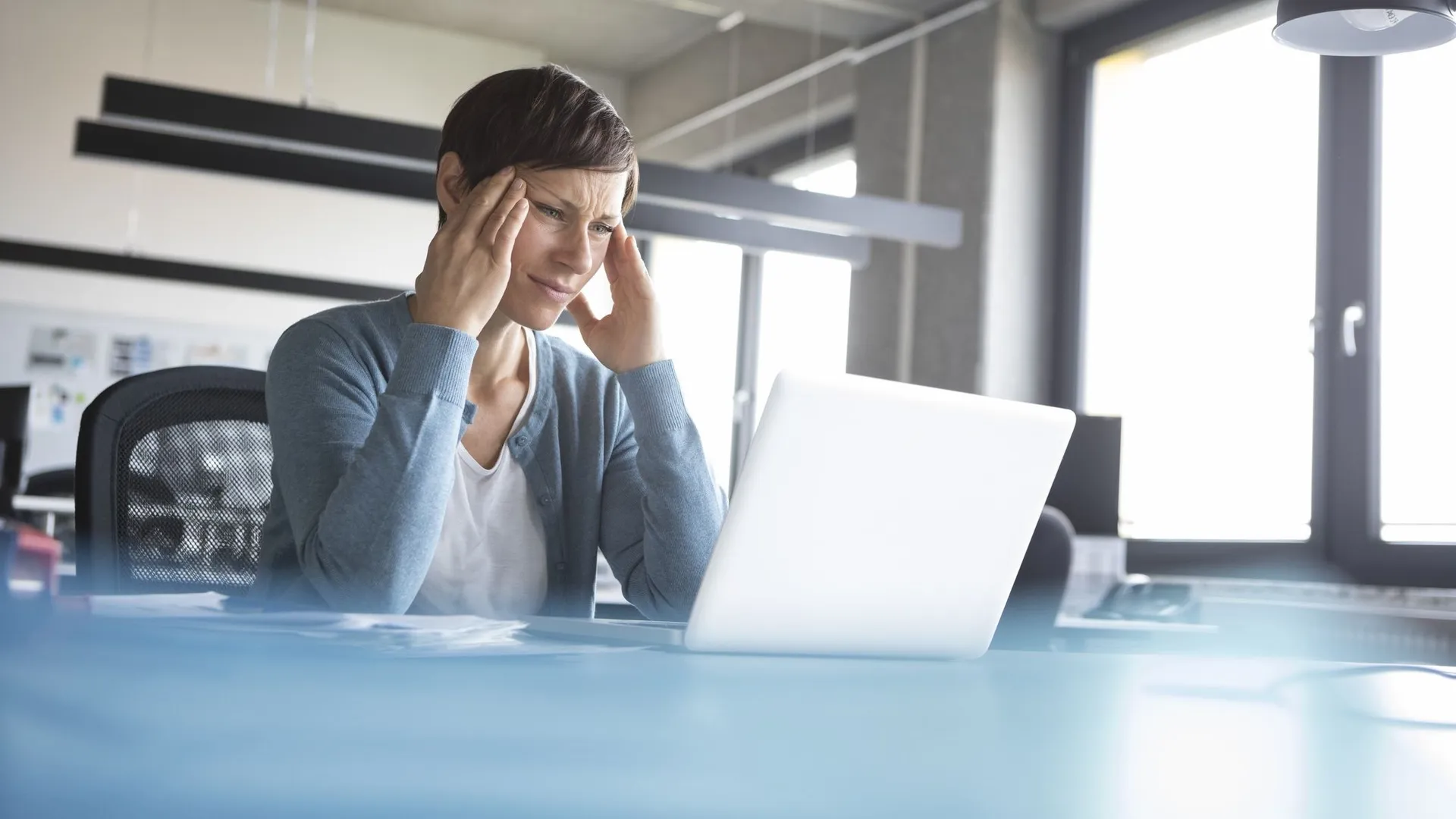 Au travail, les salariés passent trop de temps à chercher des ...