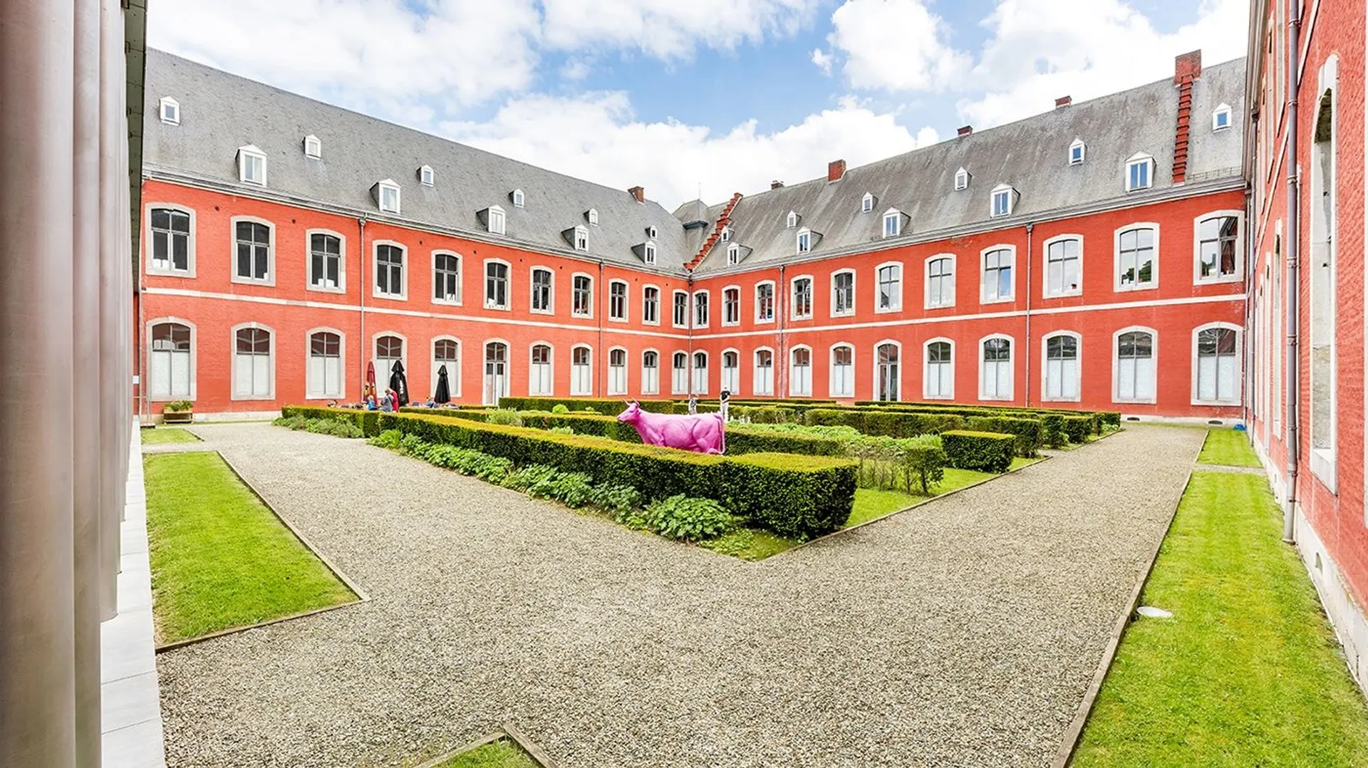 Rénovée voici 20 ans, l’Abbaye de Stavelot est aujourd’hui un pôle ...