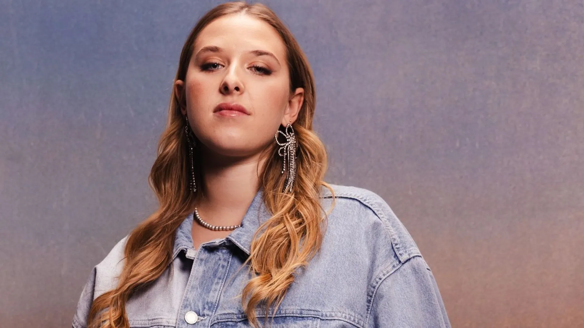 Helena s’apprête à dévoiler la réédition de son album 'Hélé' avec des ...