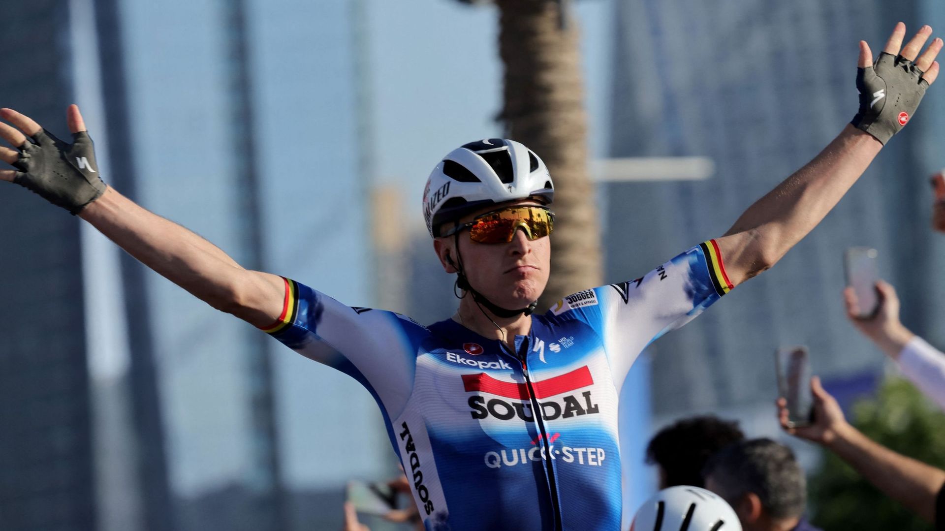Il est en grande forme : Tim Merlier voit triple sur l’UAE Tour - RTBF ...