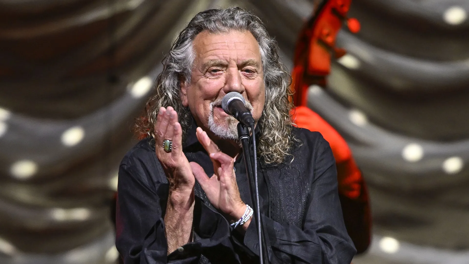 PETA demande à Robert Plant de Led Zeppelin de changer temporairement ...