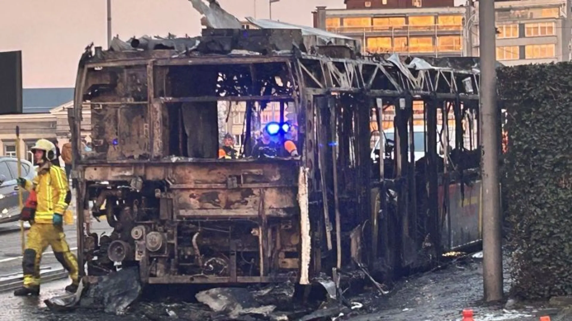 Letec perd un bus sur incendie tous les 12 à 18 mois en moyenne - RTBF ...