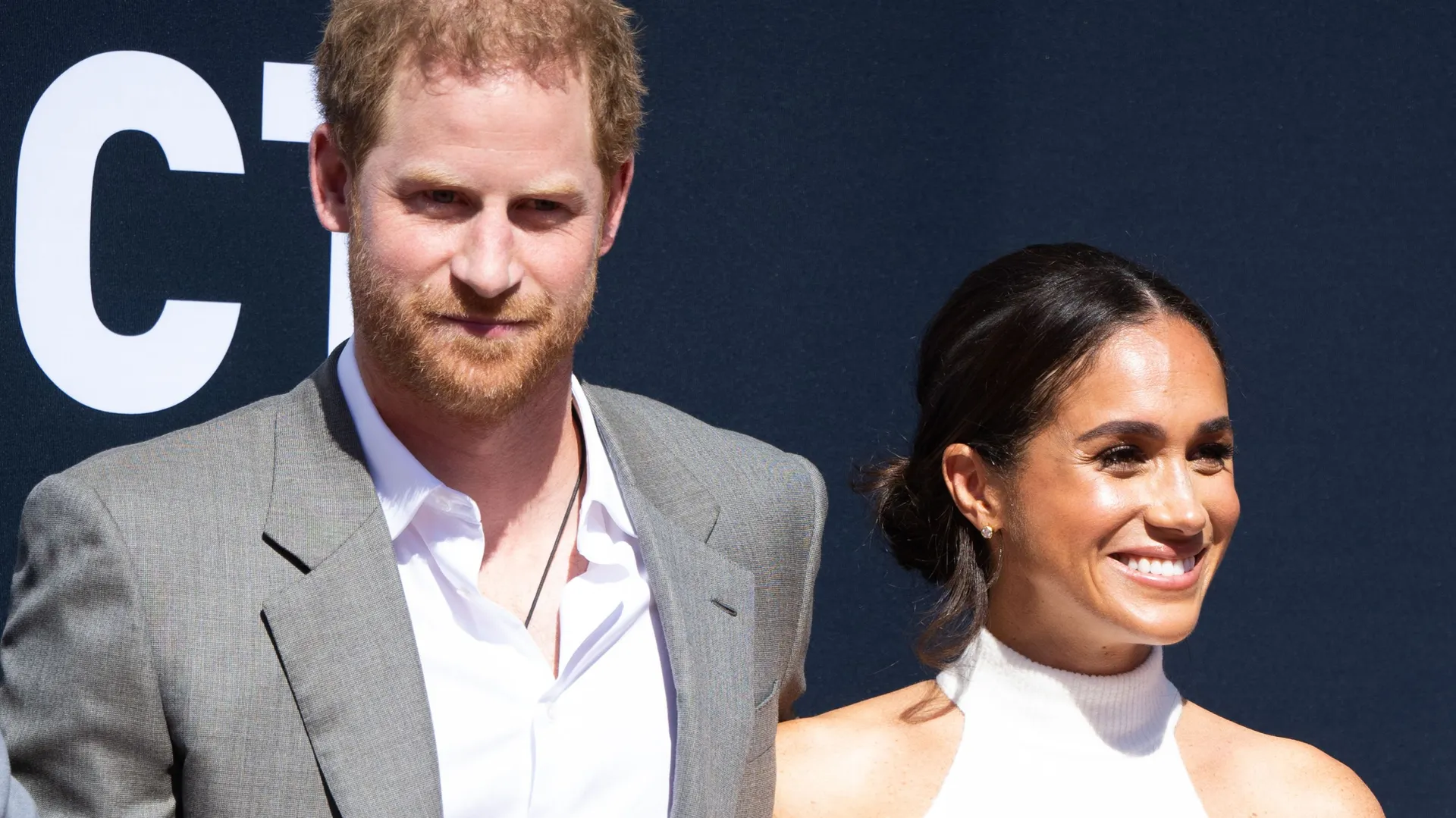 Le Prince Harry veut renouer les liens avec son père et son frère ...