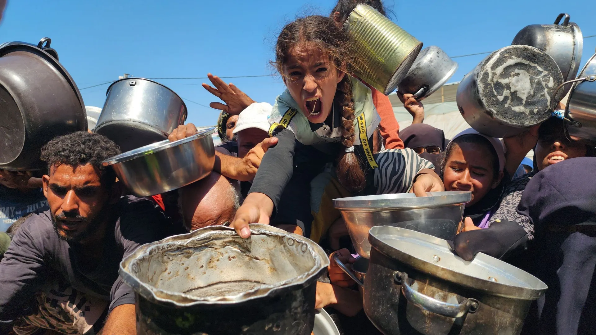 Guerre Israël-Gaza : les premiers camions d’aide traversent la ...