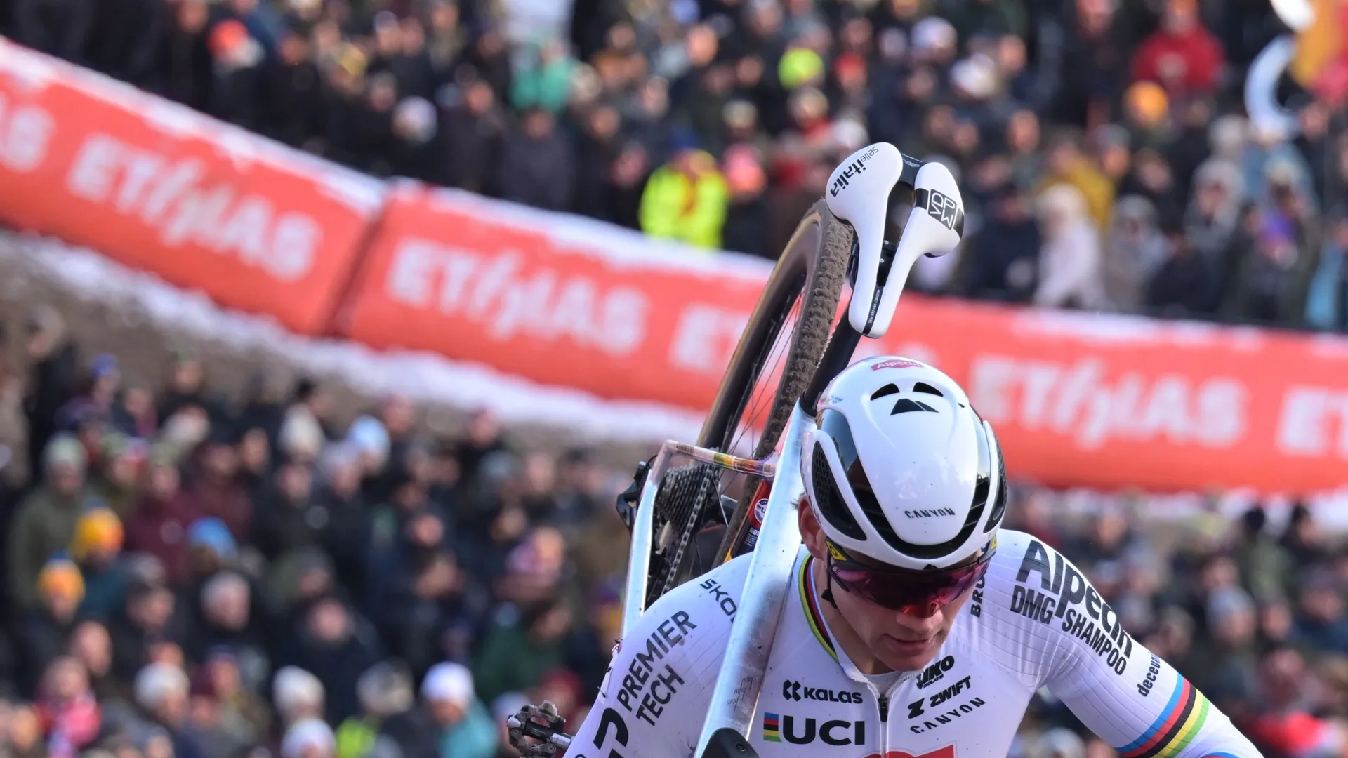 Cyclocross Zonhoven : nouveau récital de van der Poel, course ruinée ...