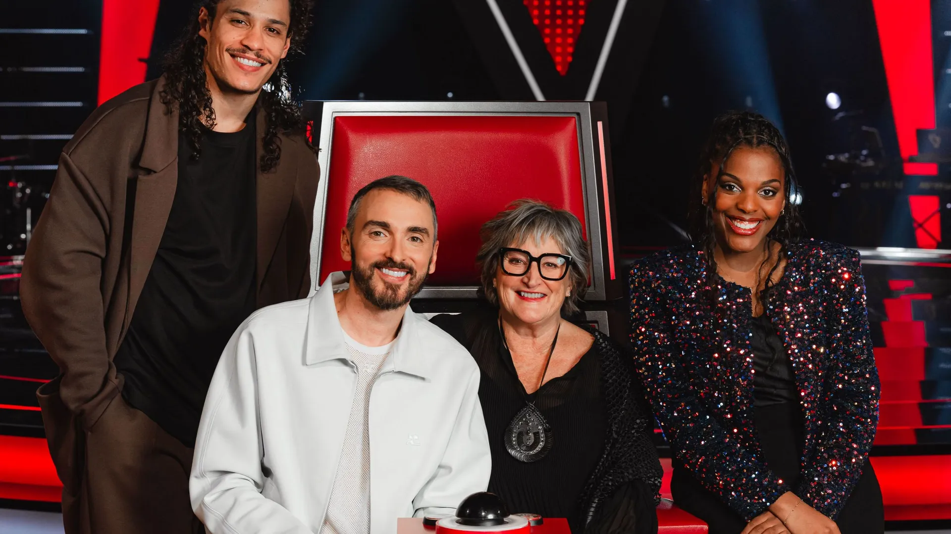 Un an après sa victoire à The Voice, ALONN chante en live son premier ...