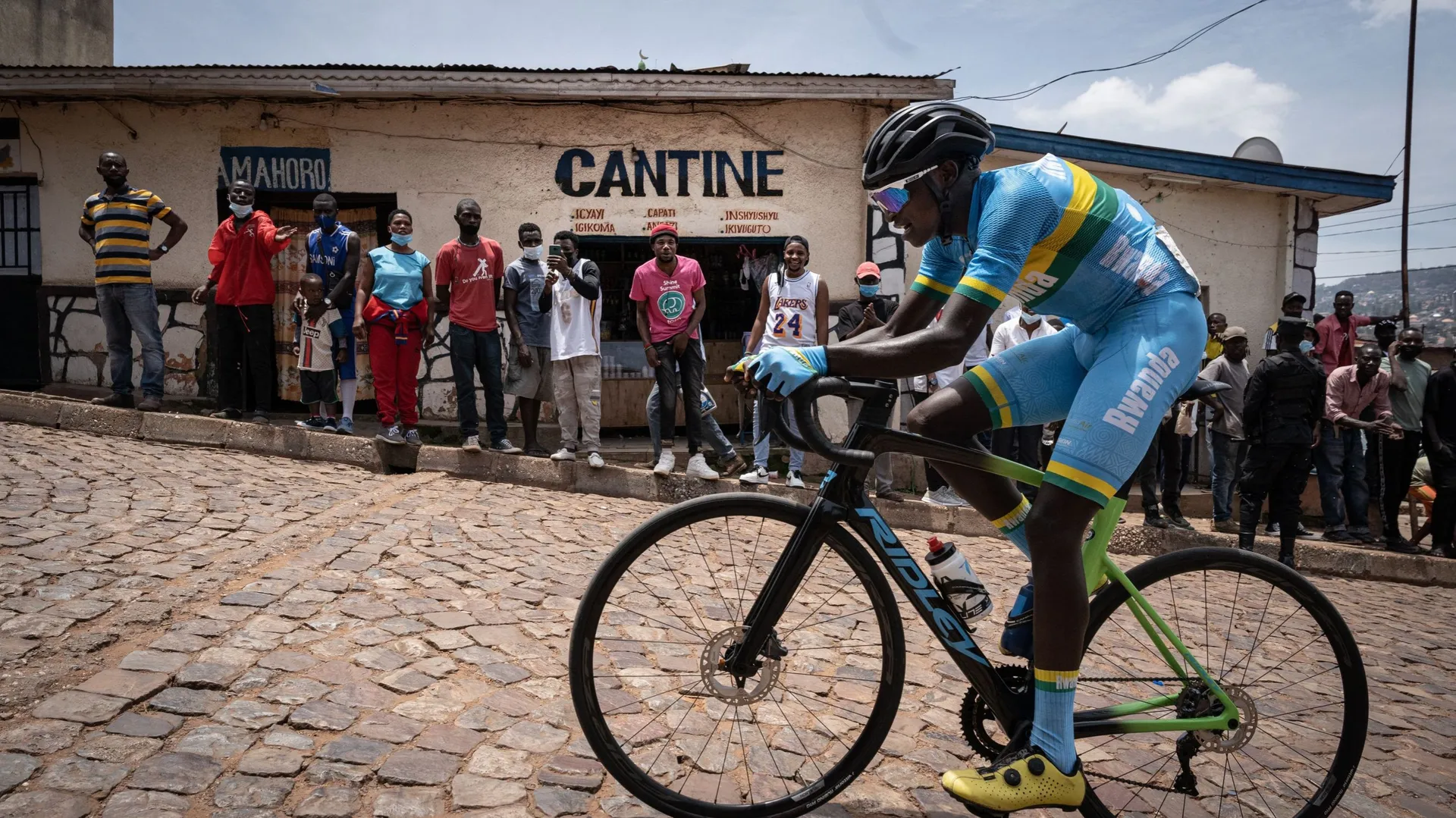 Altitude élevée, quatre côtes et des pavés : le contre-la-montre de ...