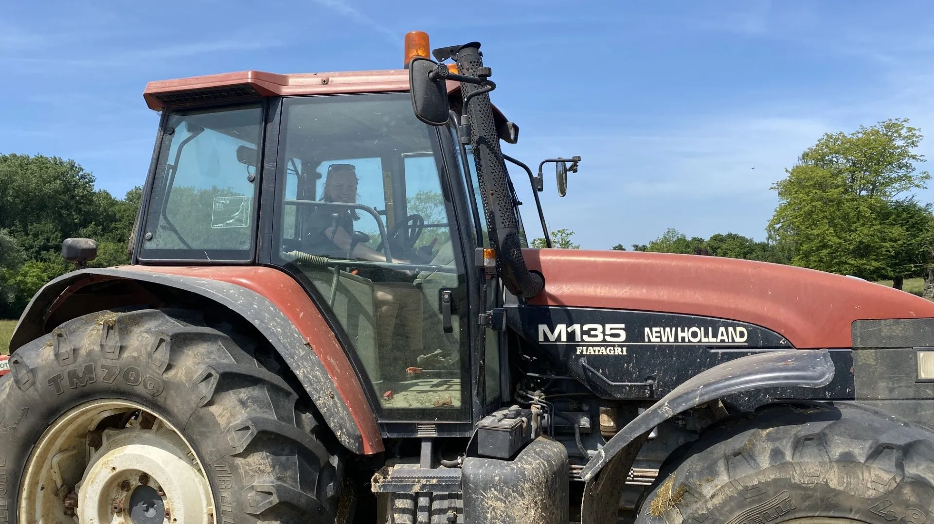 Mignault : Hélène jeune agricultrice de 21 ans qui n’a pas froid aux ...