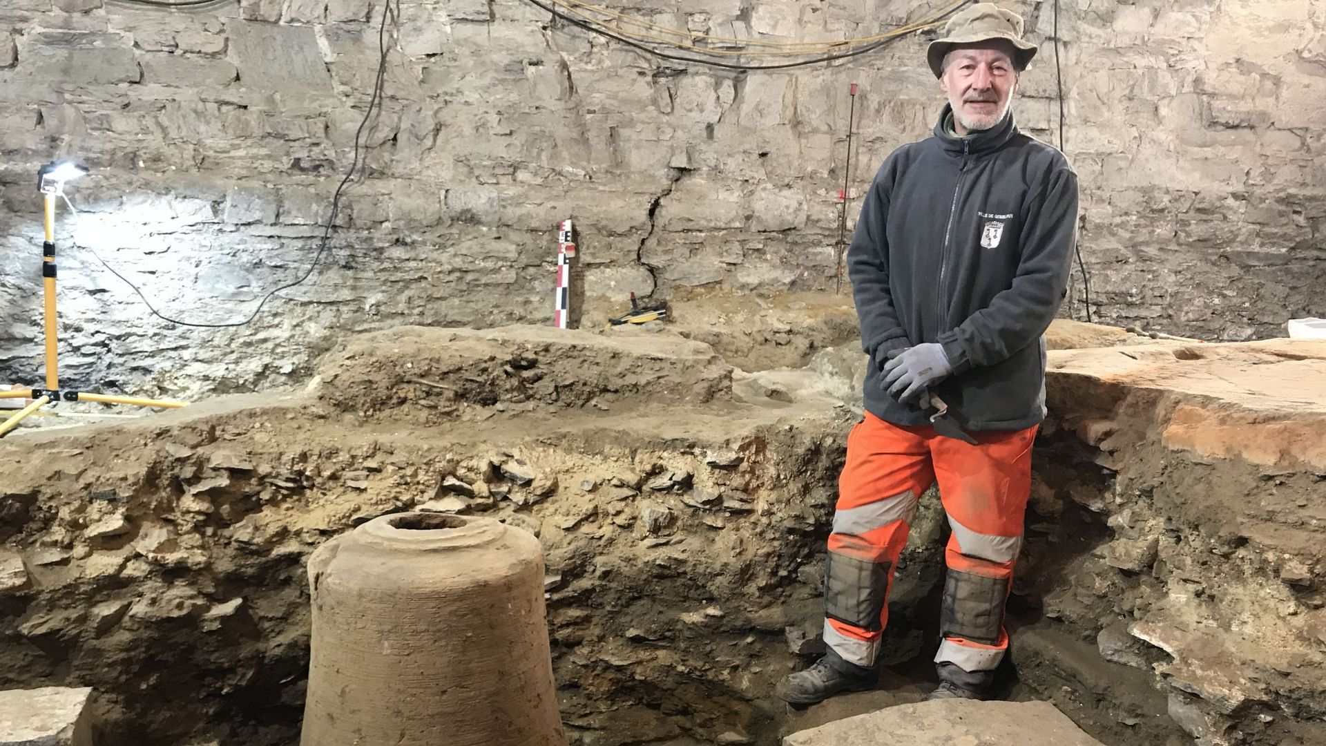 Un atelier de fonte de cloches du 18e siècle découvert sous le beffroi ...